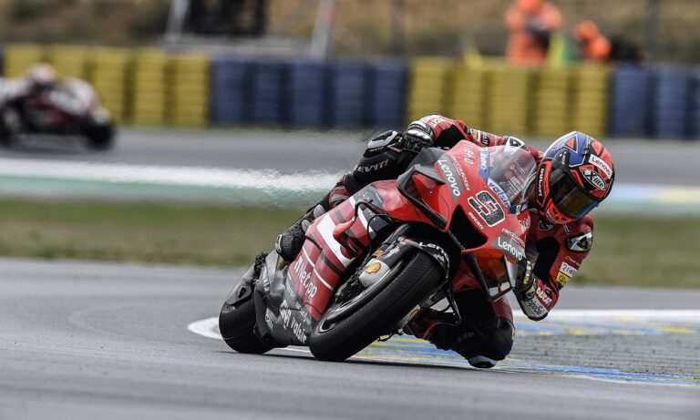Νίκη για τη Ducati στο βροχερό γαλλικό Grand Prix - Carpress.gr