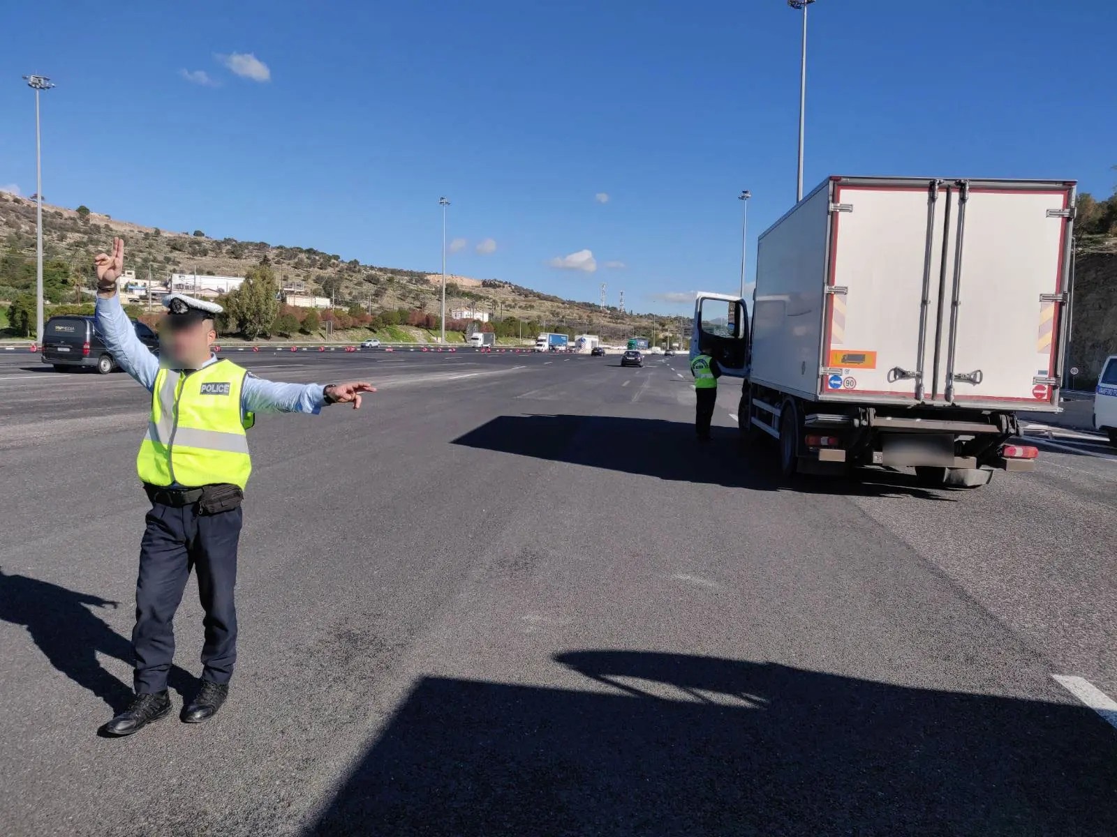 Αυτές είναι οι ημερομηνίες απαγόρευσης κίνησης φορτηγών το 2025 ...